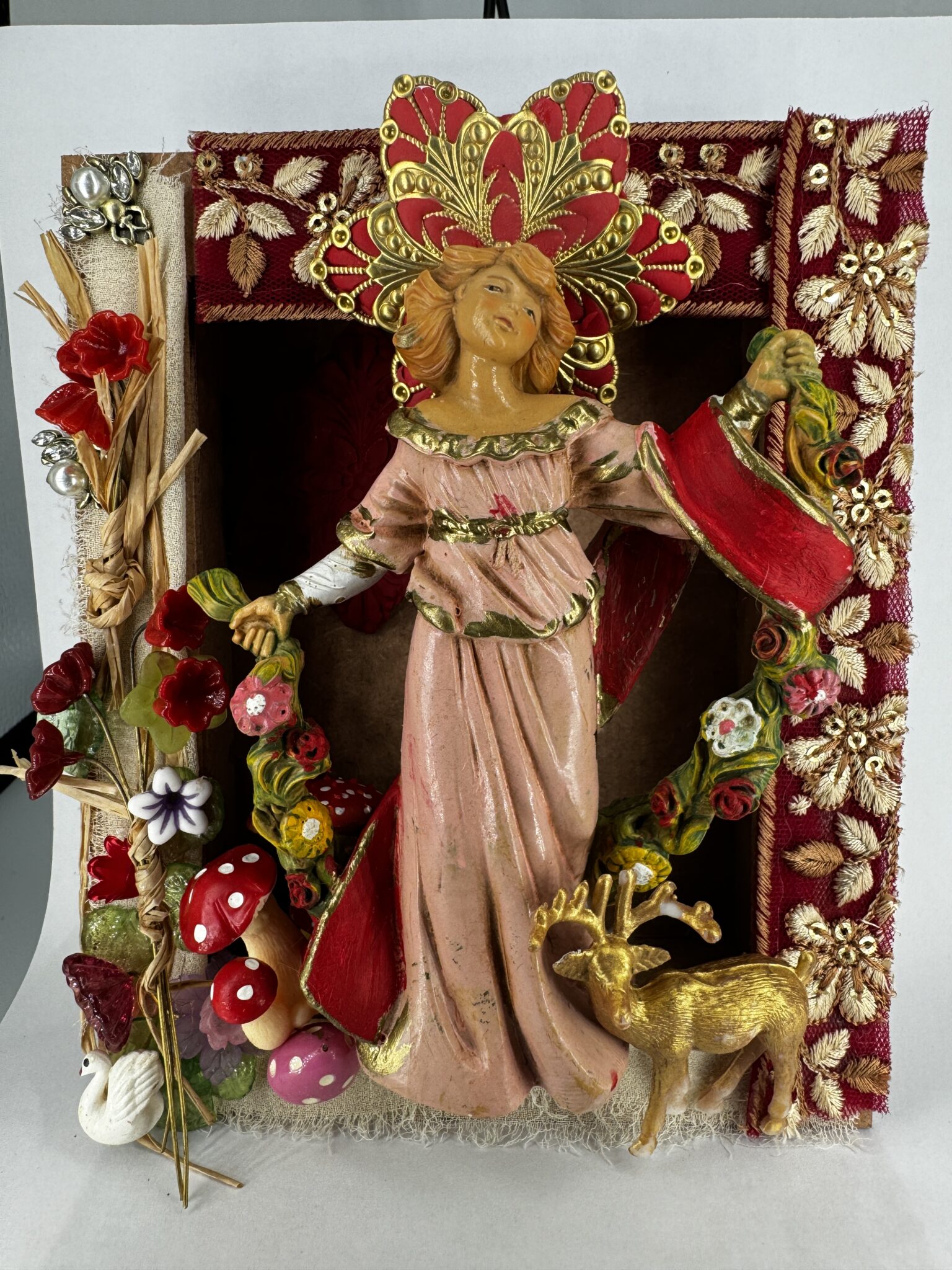 Her Grace Sacred Art – Sacred objects of a superfluous nature
